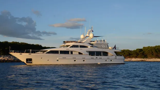 Salu yacht (Benetti, 30.24m, 2008)